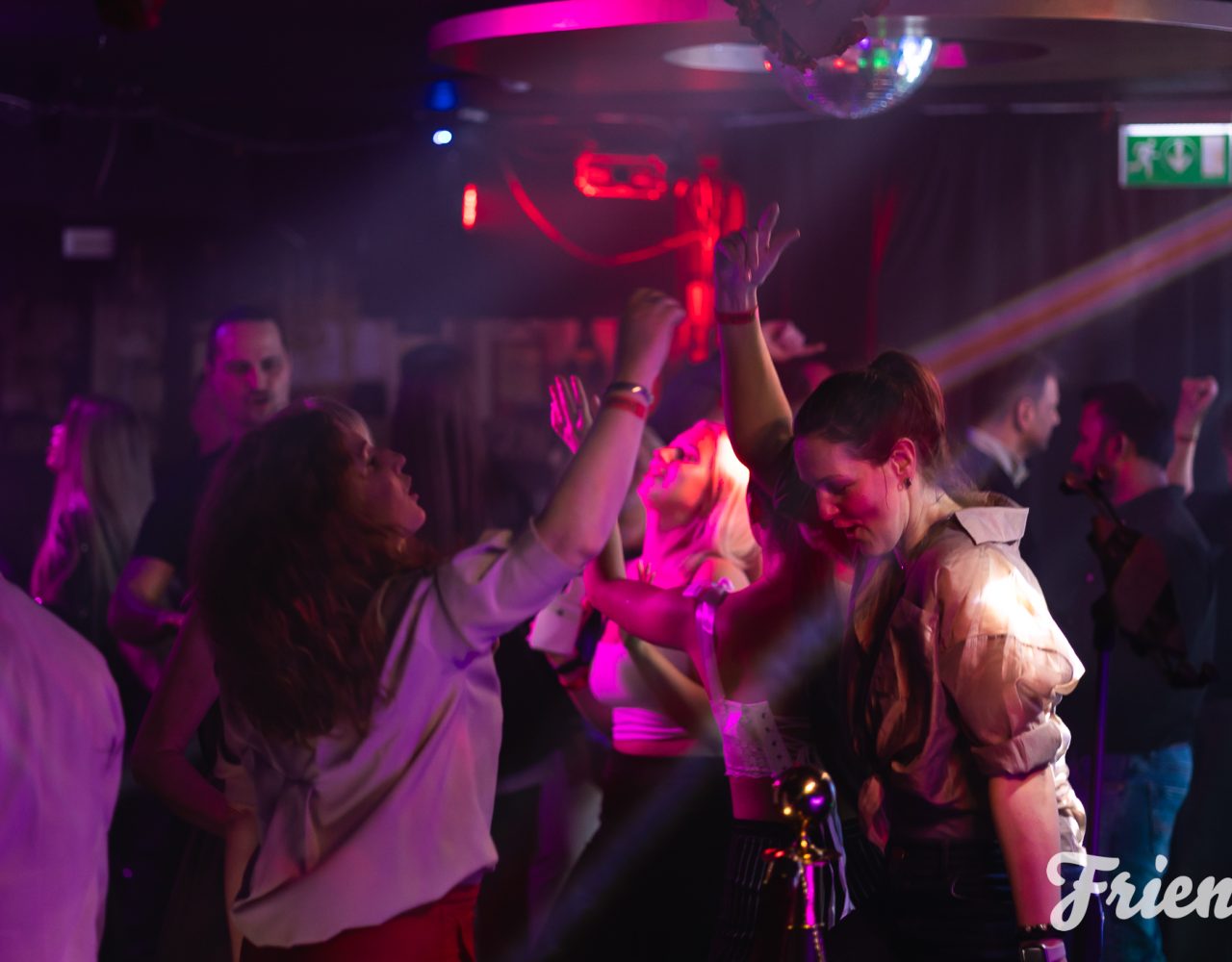 Best karaoke night club in Riga – Friends Club